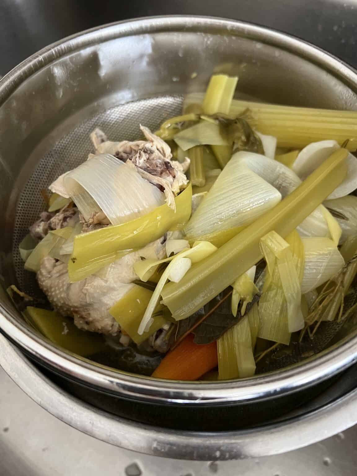 Homemade and Flavorfull Chicken Stock Simple Recipe - Le Chef's Wife